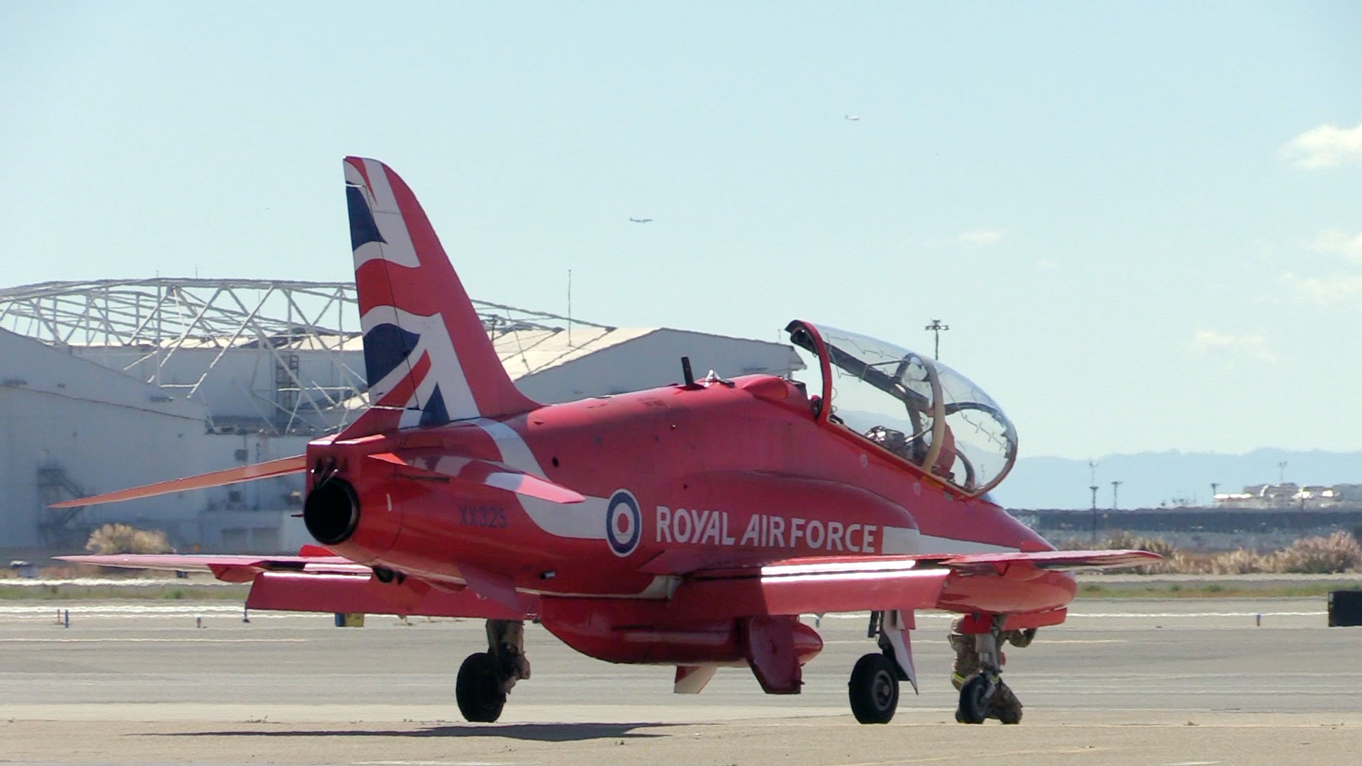 Red Arrows Perform Aerobatics in North America After 11 Years