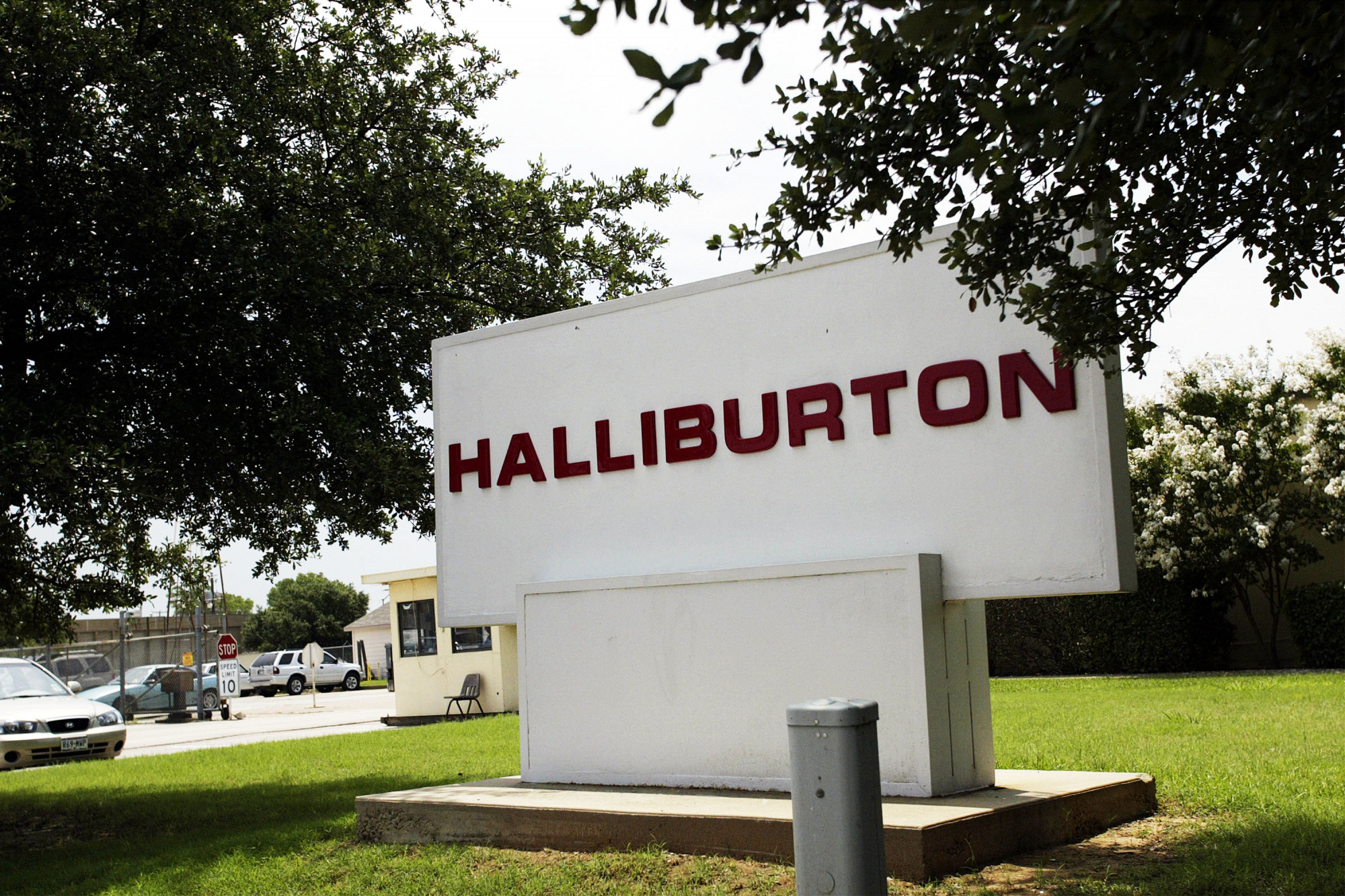 Halliburton Lays Off 800 in Oklahoma, Plant Closure Expected