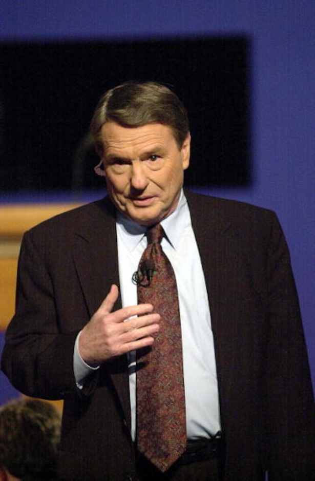 Longtime ‘PBS NewsHour’ Anchor Jim Lehrer Dies at 85