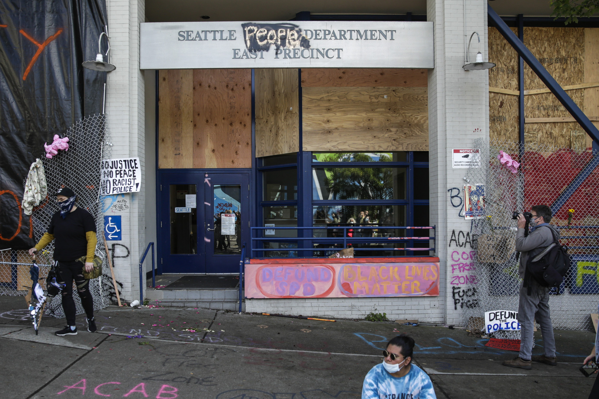 Officers Return to Police Precinct in Seattle Autonomous Zone as Plans ...