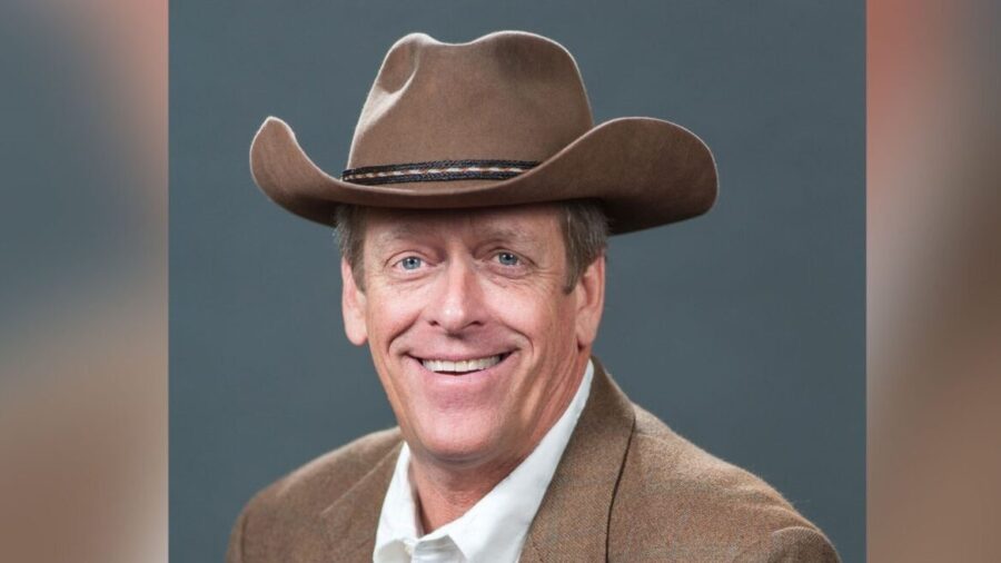 Texas Roadhouse CEO ‘Took His Own Life’ After COVID-19-Related Symptoms ...