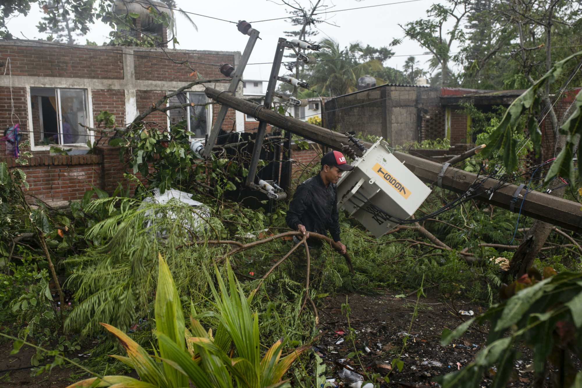 Hurricane Grace Hits Mexicos Gulf Coast 8 Dead