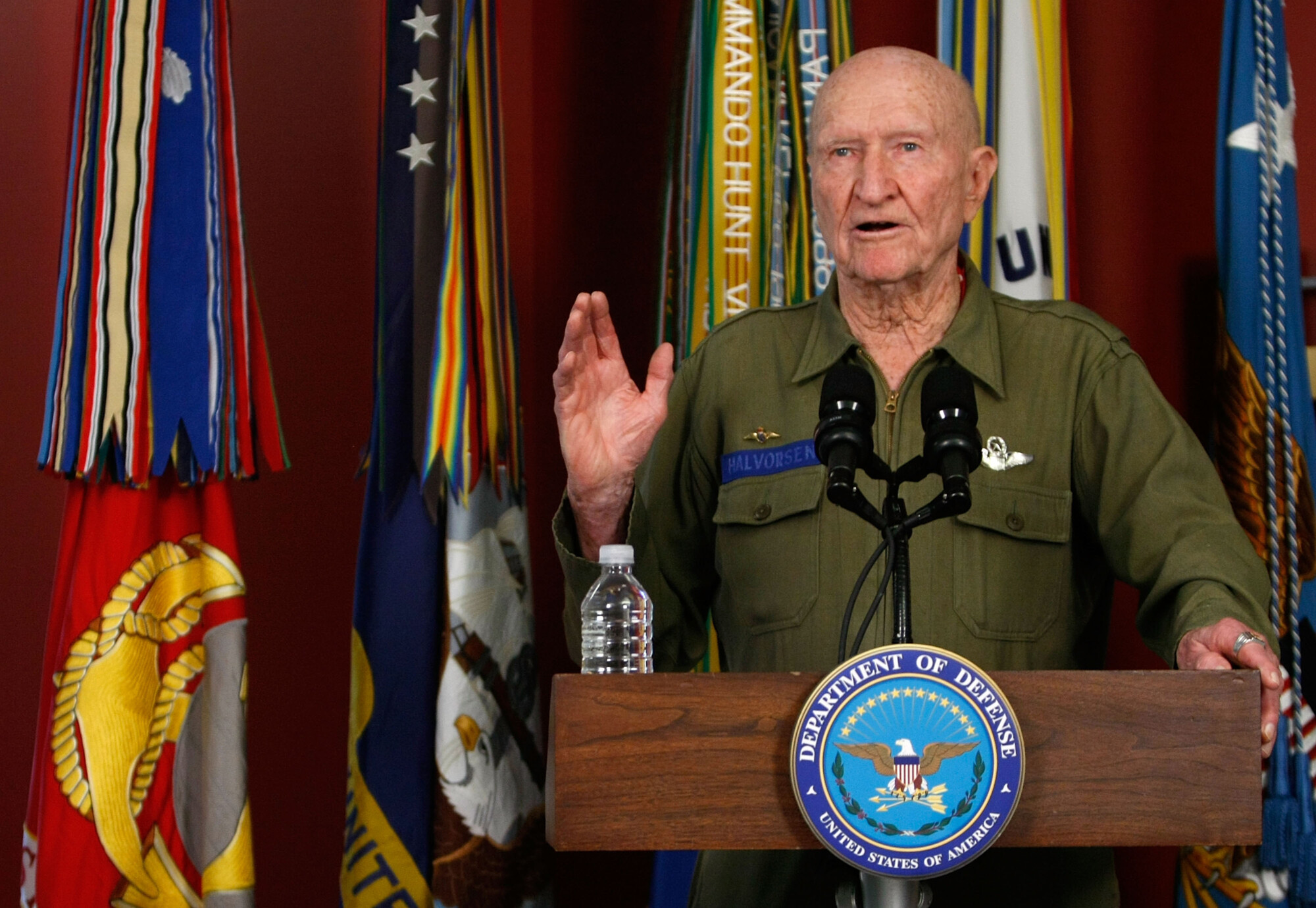 ‘Candy Bomber’ Who Dropped Sweets Amid Berlin Airlift Dies