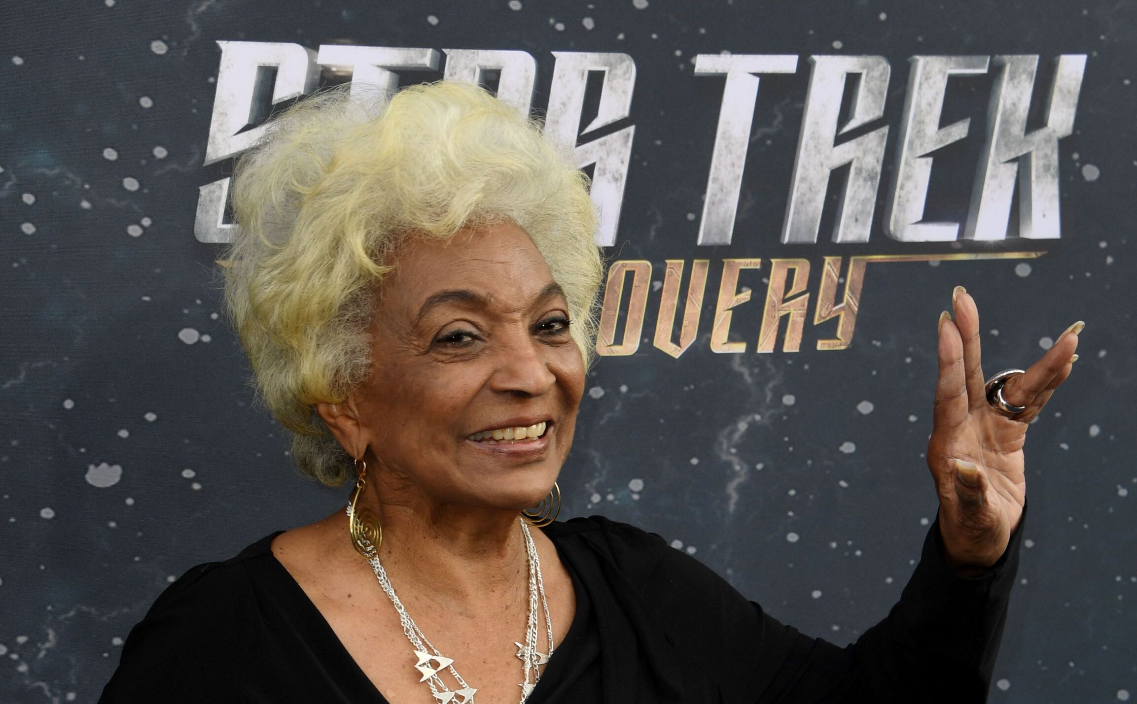 ‘Star Trek’ Actress Nichelle Nichols Dies at 89